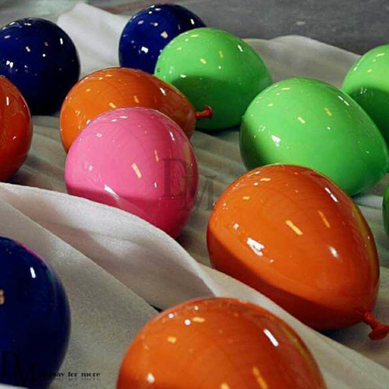 Colorful Balloon Decoration Ideas for Xmas Shop Window Displays in ...