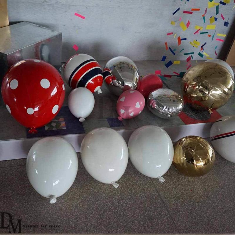 Colorful Balloon Decoration Ideas for Xmas Shop Window Displays in ...