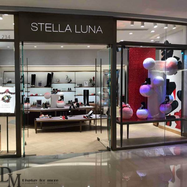 Creative Foam Props Shoe Window Display | DM Window Display