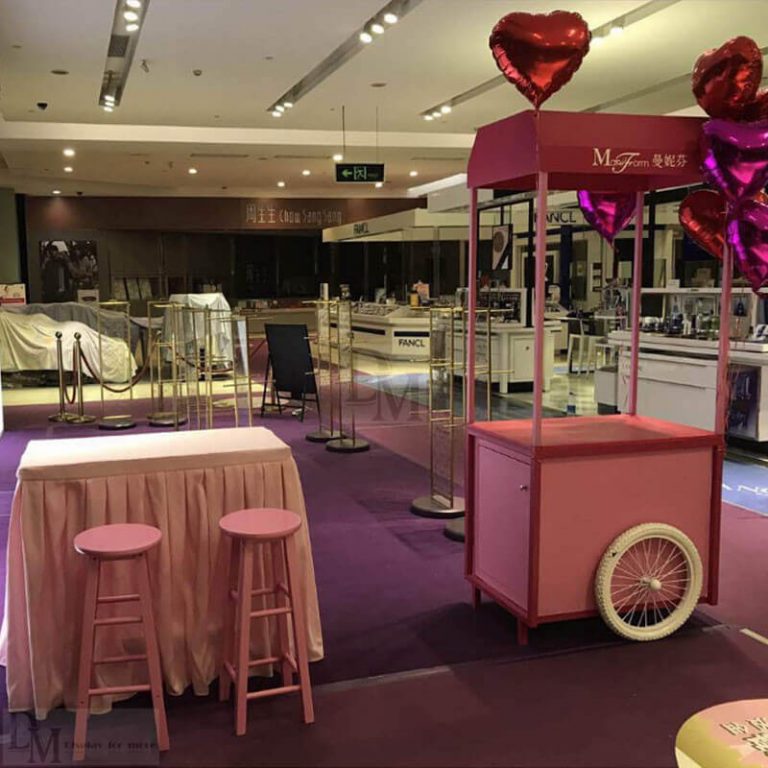 Maniform Pop Up Store Metal Shelves | DM Window Display