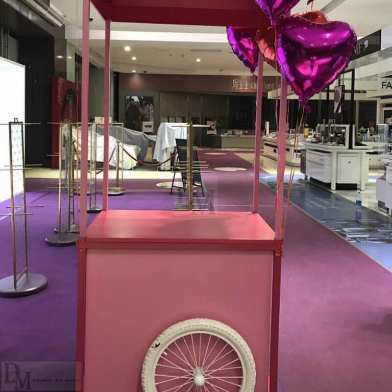 Maniform Pop Up Store Metal Shelves | DM Window Display